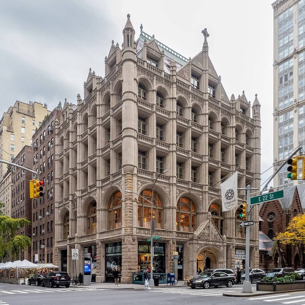 Gramercy Park NYC Neighborhood Guide: The Small and Posh Neighborhood ...